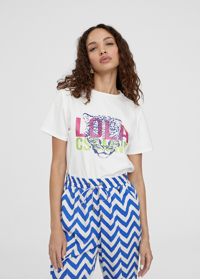 T-shirt with Lola print positioning