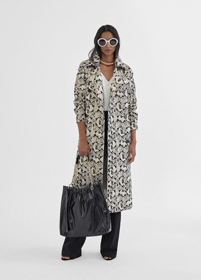 Gabardina efecto serpiente